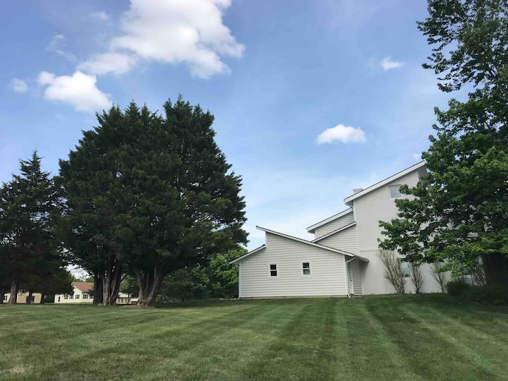 Seven Oaks Large Gathering Recreation Paradise - Strasburg, VA