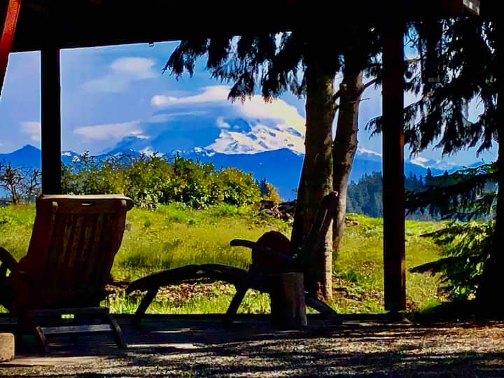 Romantic Getaway,mt Rainier View, Hot Tub, Firepit - Lake Tapps, WA
