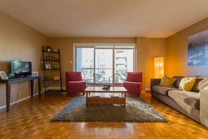 All Yours! Lrg Spacious 2br Near 17th Ave Bl264618 - Calgary