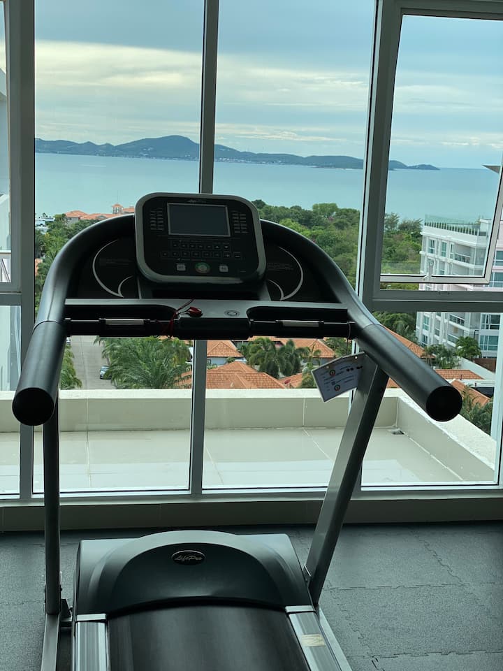 Living 300 M To The Sea. Top Location - Pattaya