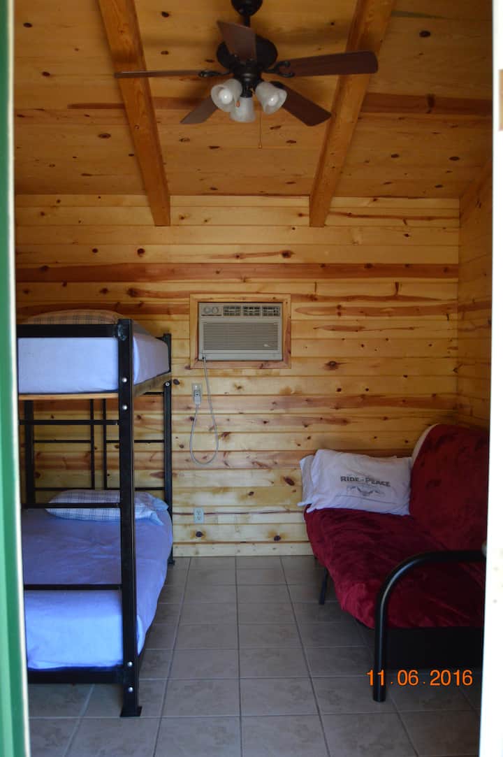 Camping Cabin Futon And Bunkbed - Sturgis Sd - Sturgis, SD