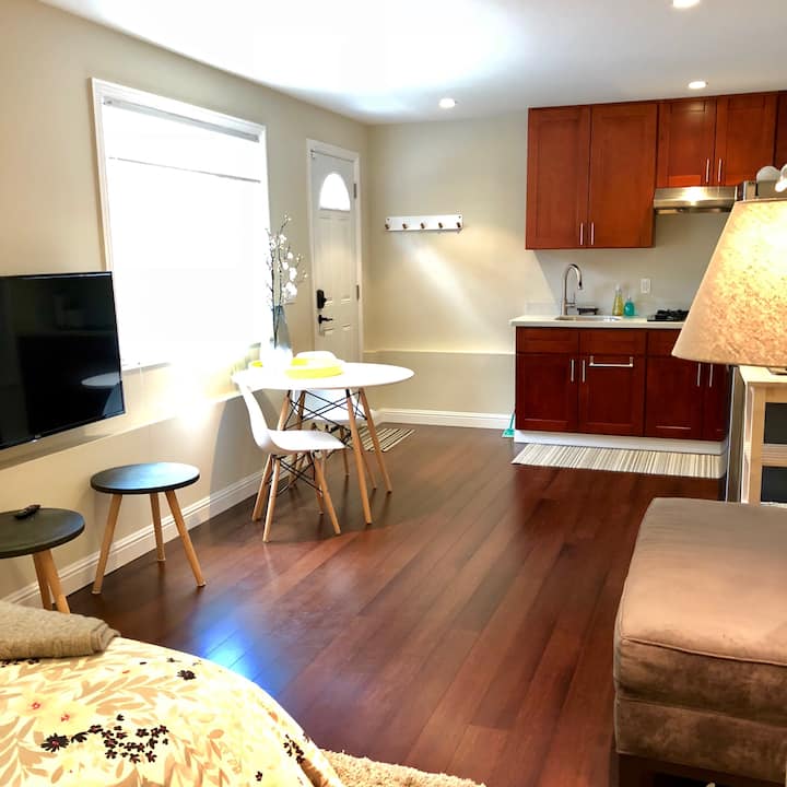 Cozy Modern Craftsman Retreat - Millbrae, CA