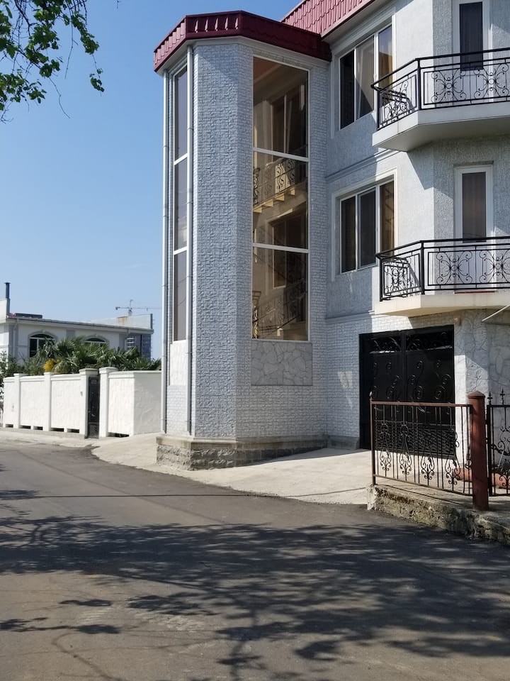 Современный Дом недалеко от моря - Batumi