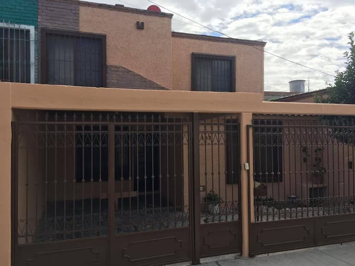 House Near Feria Nacional De San Marcos! Tv + Wifi - 아과스칼리엔테스