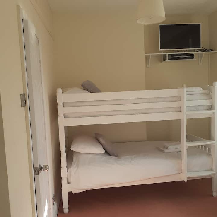 Bright And Airy Family En Suite Room Llangollen - Wrexham