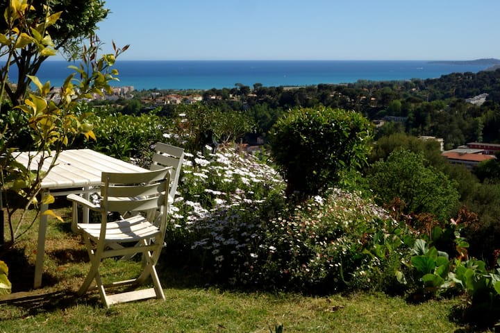 2 Pièces Dans Villa, Vue Mer, Tous Frais Compris - Cagnes-sur-Mer