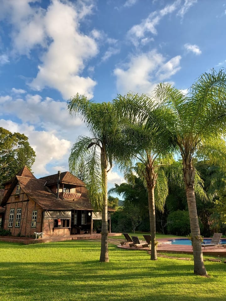 Enxaimel House • Fireplace, Wood Stove • 5 Suites - Indaial