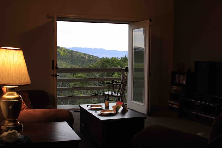 Calabasas Mountain Retreat Guest Suite - Hidden Hills, CA