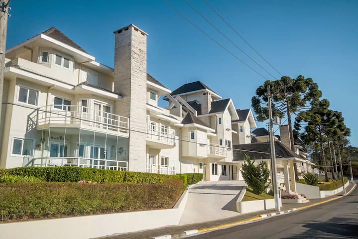 Apto Clean De 02 Dormitórios, Super Localização. - Campos do Jordão