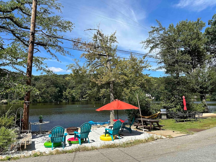 Pet Friendly Back Yard Camping Getaway - Lake Hopatcong, NJ