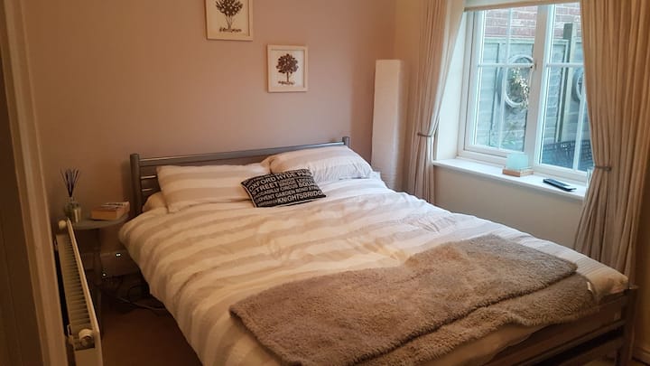 Cosy And Comfortable Double Bedroom In Quiet Residential Area - Northampton