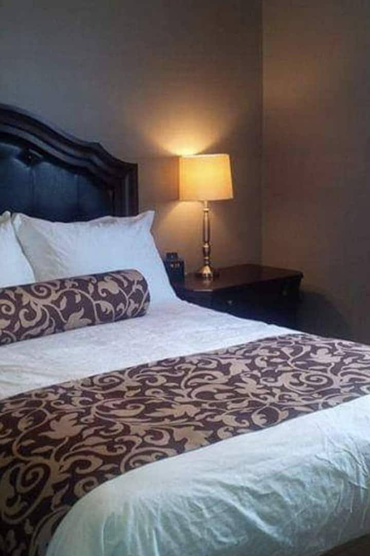 The Grove Bed And Breakfast - Queen Room - Port Alberni