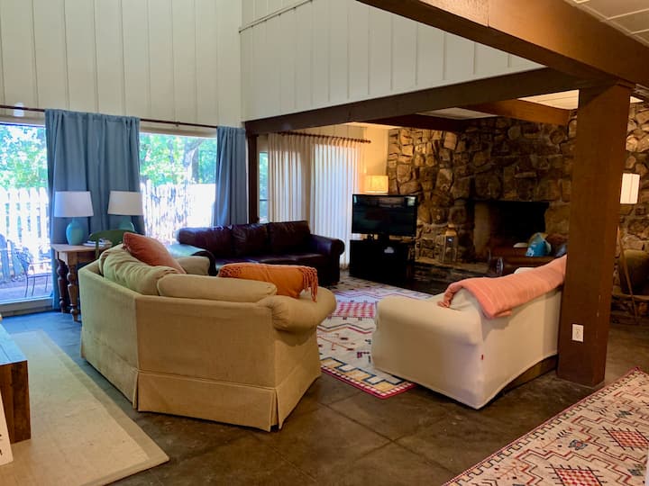 Cozy Eden Isle Townhouse Across From Red Apple Inn - Heber Springs, AR