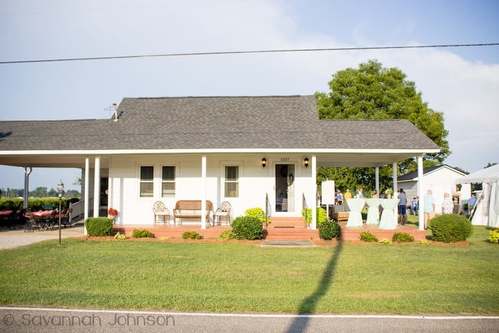 Quaint Farmhouse; 3 Miles Off I-95 Wilson County - Wilson, NC