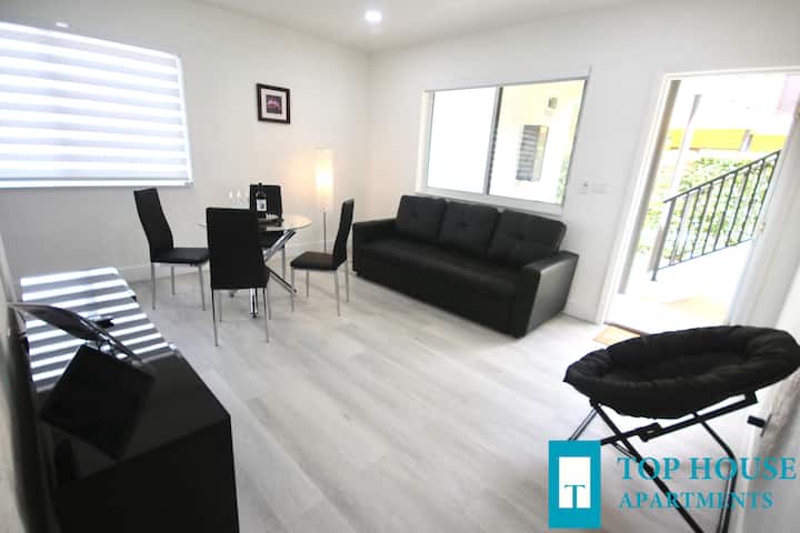 Top House Apt1 • Miami Escape - Miami, FL