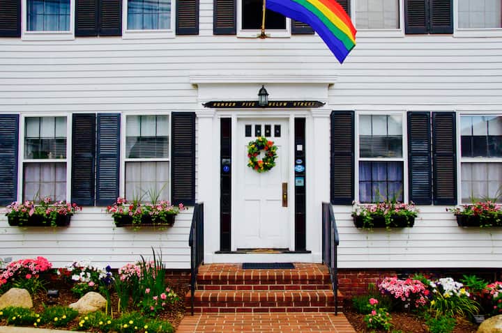 Howards End - Room 2-3 (Private Bath & Terrace) - Provincetown, MA
