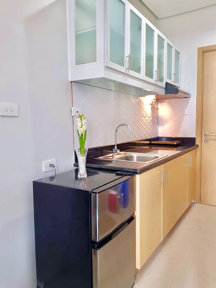 Penthouse 1br Condo W/ Wi-fi, Balcony & Parking - 케손시티