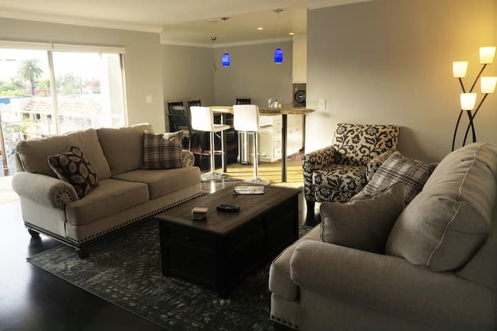 Spacious, Airy Apartment In Belmont Heights - Long Beach, CA