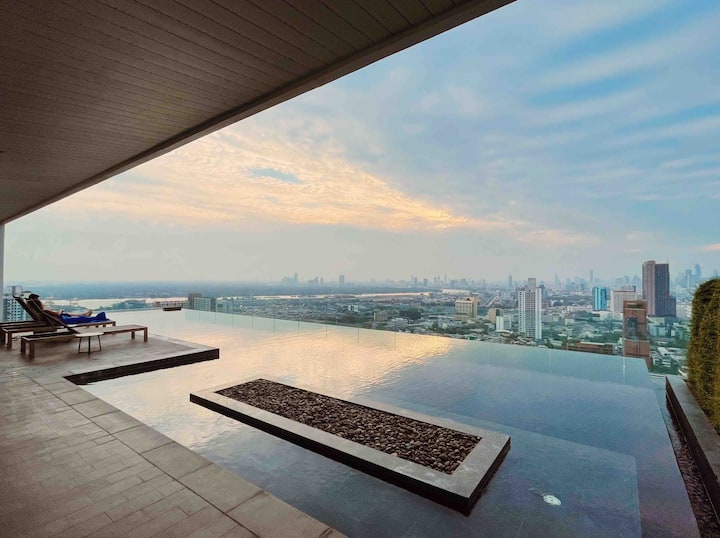 Minimal 1br Apt, Workspace + 5 Min Walk Bts Ekamai - Khlong Toei