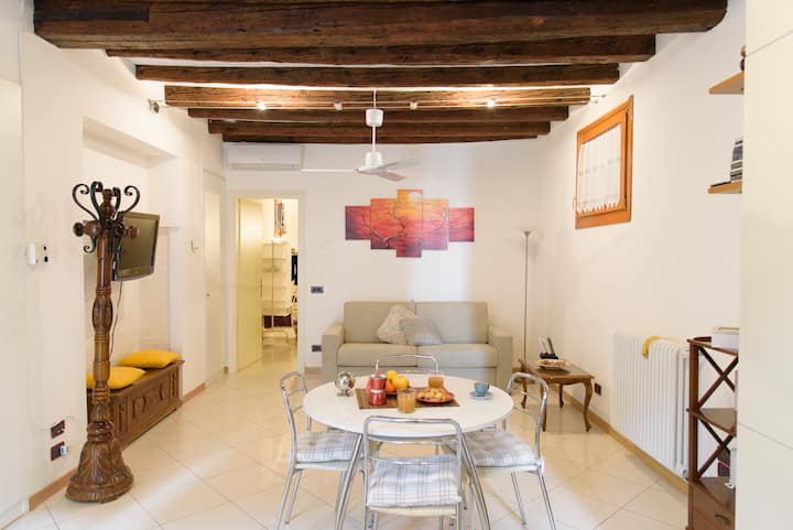 Ca’ Cirulli Biennale Sanmarco (It027042c22ppy5uix) - Venice