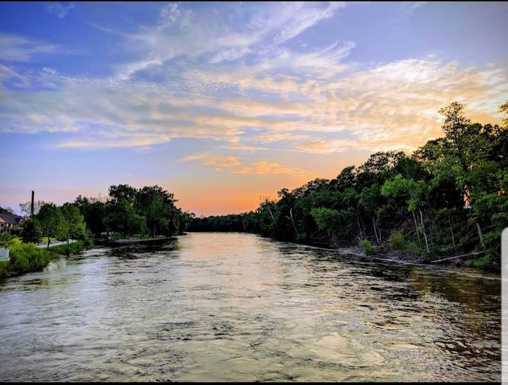 Upstairs Kingbed On Mishawaka Riverwalk 🌞Longstay - Mishawaka, IN