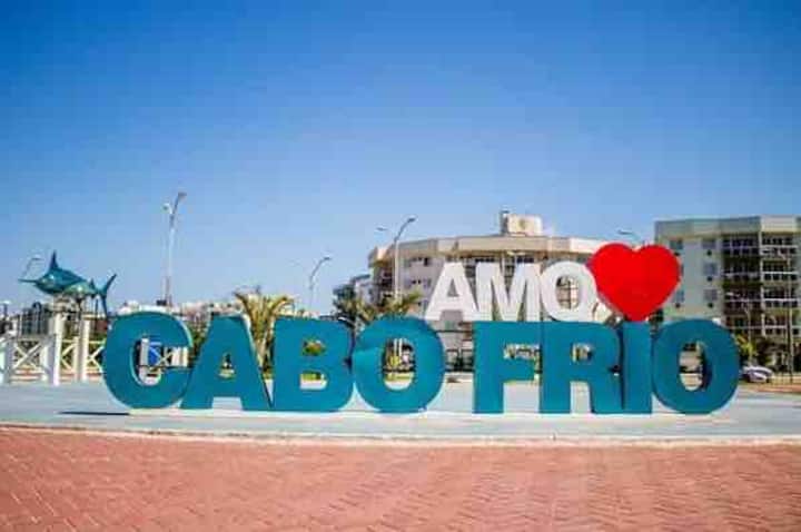 Apartamento De Frente à 50 Mts Da Praia Do Forte . - Cabo Frio