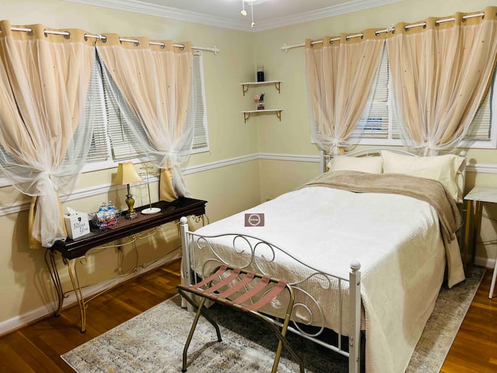 Leigh’s House (Br 1) At Harborside - Oxon Hill, MD