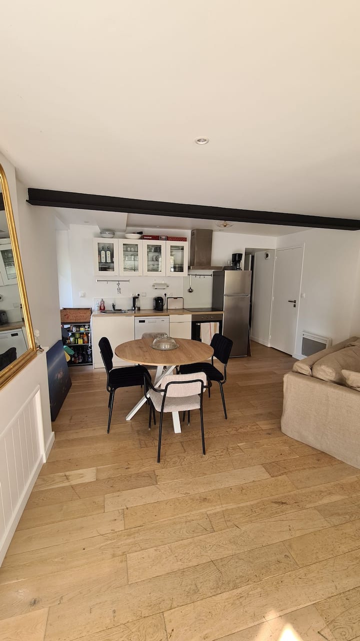 Granville : Appartement Avec Cour - Granville