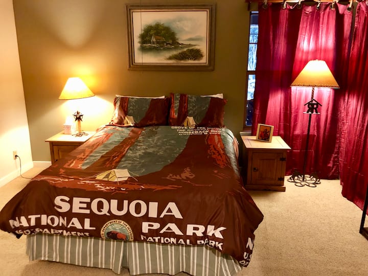 Riata Ranch Downstairs Private Room & Bathroom - Three Rivers, CA