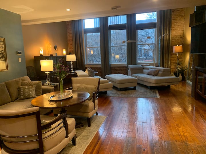Overlooks Main St! Loft In The Heart Of The City! - Greenville, SC