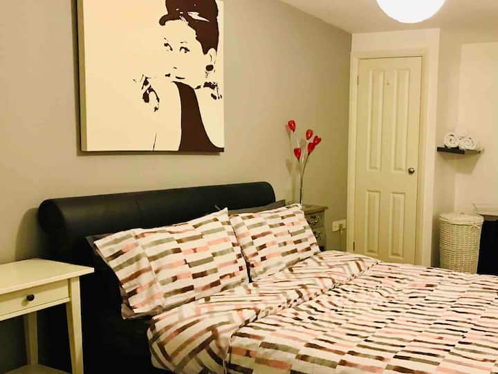 Entire 1 Bed Flat.free Parking. Clean & Affordable - St Albans