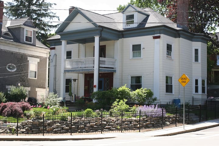 Kid Friendly, Spacious Jamaica Plain Home - Boston, MA