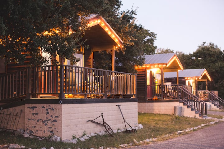 Cabins At Red Rock: Hill Country Cabin - 1 Of 6 - Signor Vineyards, Fredericksburg
