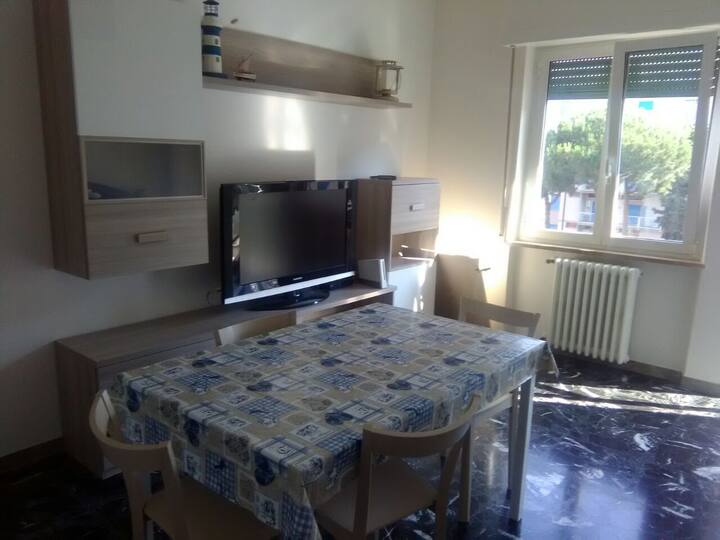 Close To The Sea And Great Location Amenities - Follonica