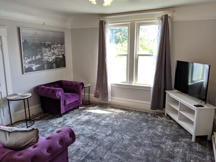 Classic Green Lake Top Floor Apartment - Loyal Heights - Seattle