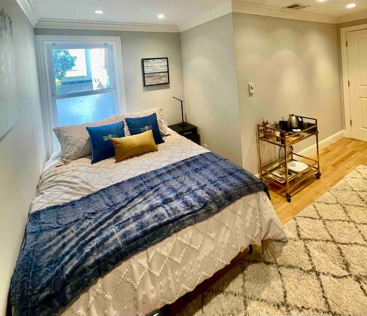 Cozy Cole Valley Nook - San Francisco, CA