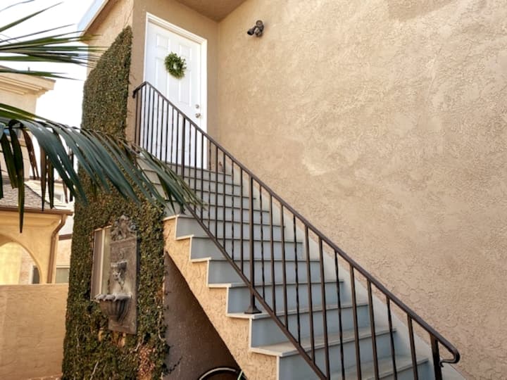 2 Bedroom/1 Bath...steps To The Beach With Parking - Newport