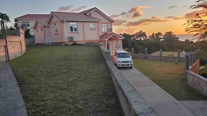 Luxurious 4-bedroom Home In Serene Community - Roseau