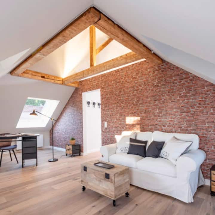 Dachgeschoss Wohnung Mit Stil In Stuttgart - Stuttgart