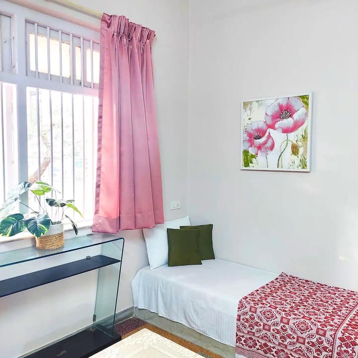 Girls 2nd B&b In Shared Room - Mumbai