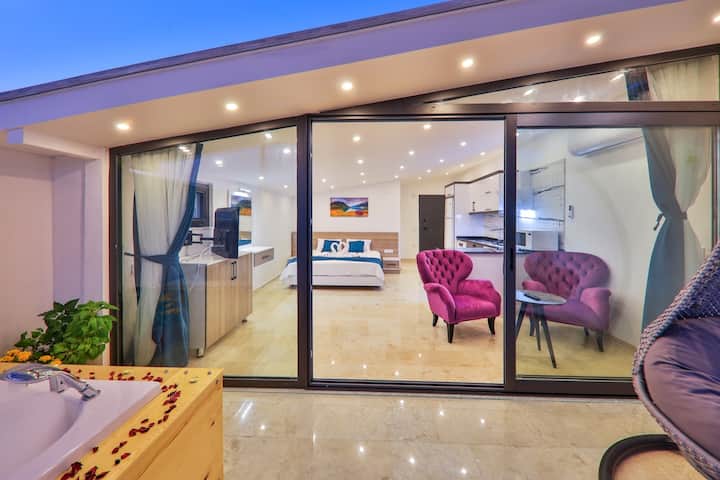 Manolya Sui̇t 
Denizmanzarası+jakuzi=muhteşem Tatil - Kalkan