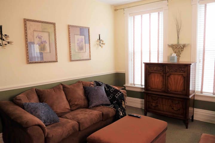 Condo Close To Wicker Park/ukranian Village - Chicago, IL