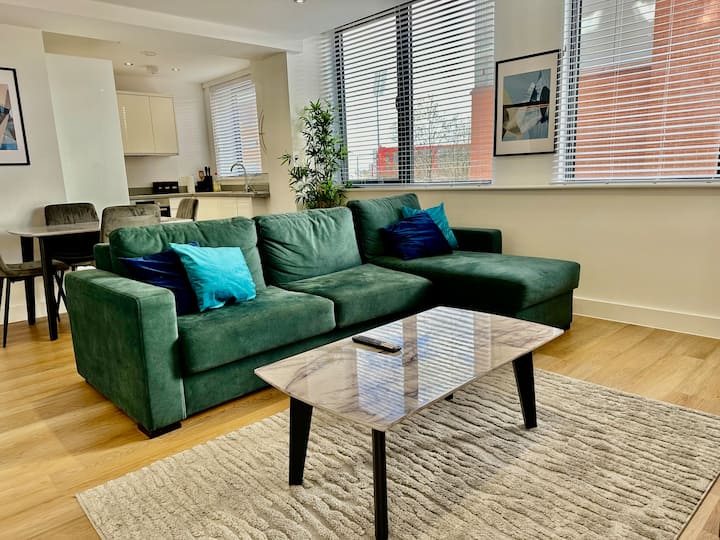 2 Bed 2 Bathroom Flat Near Old Trafford - Parking - Old Trafford Cricket Ground