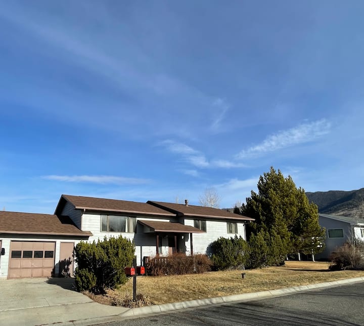Cozy 2 Bedroom Duplex, Quiet Street Near Mountains - Butte, MT