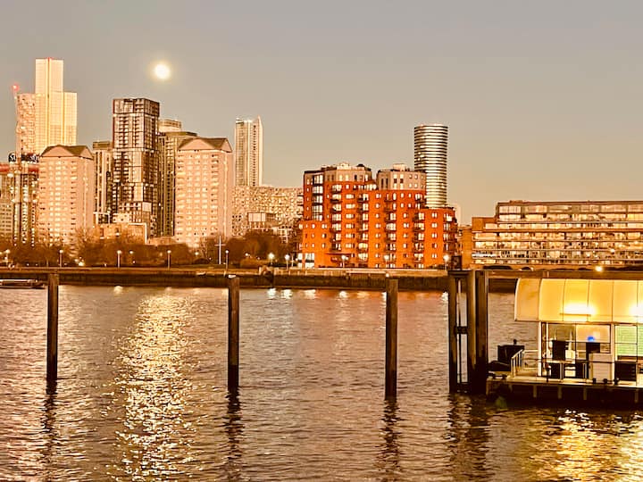 Split Level Apartment On The River Thames - Stoke Newington - London