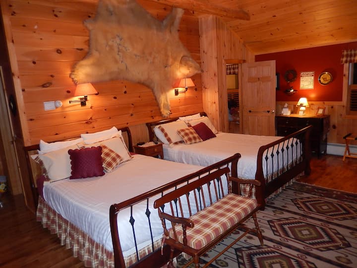 Oversized Lodge Room W/fireplace At Waterfront Inn - Saranac Lake, NY