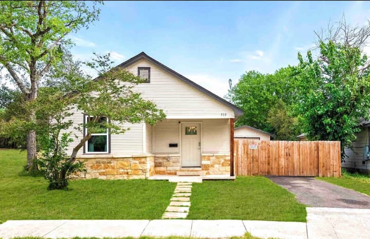 Convenient San Antonio Oasis: - Texas