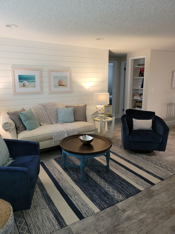 Coastal Cozy 4br Beach House 8 Blks From Beach/ 4 Miles To Mayo Completely Renovated Inside And Out! - Jacksonville Beach, FL