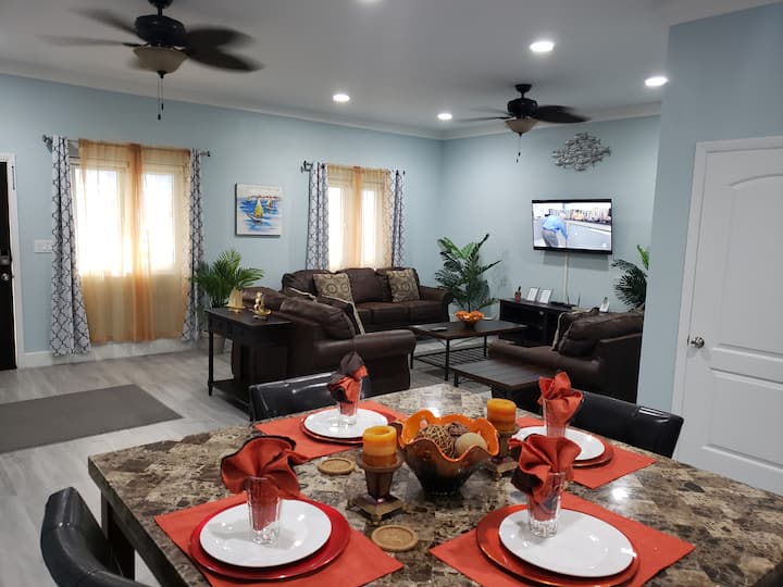 Lynden's Western Gated - The Bahamas