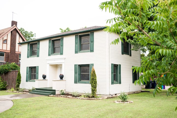 A Tasteful Historic 4 Bedroom Home - Uptown Oklahoma City - Oklahoma City